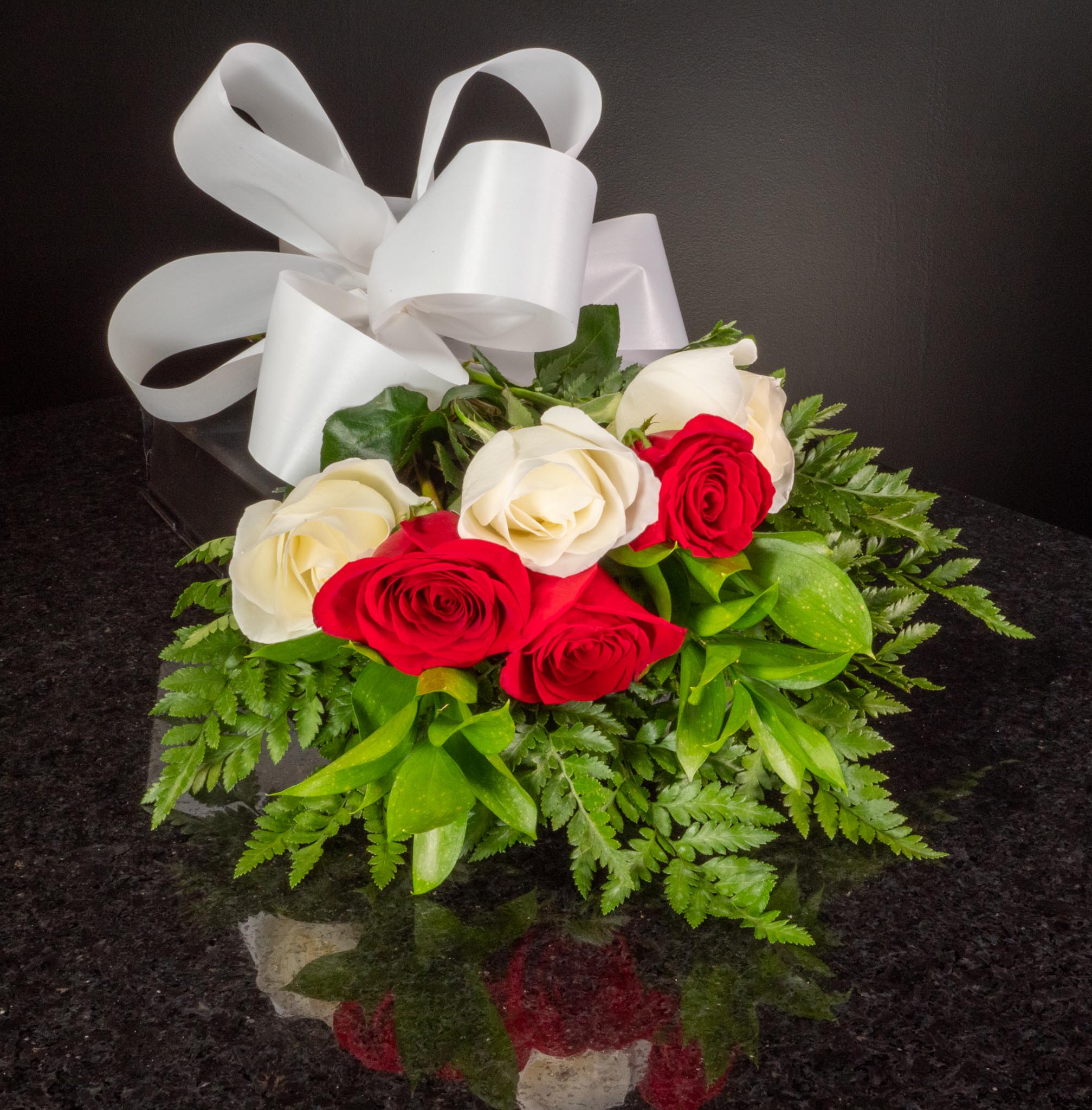 Red & White Roses – Ottawa Flowers Inc.